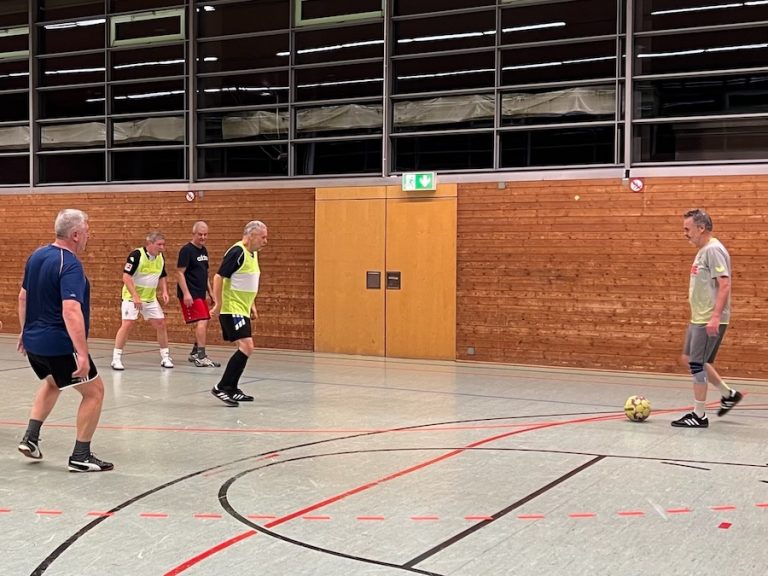 „Die Freude am Fußball neu erleben – mit Walking Football“ dem neuen ...